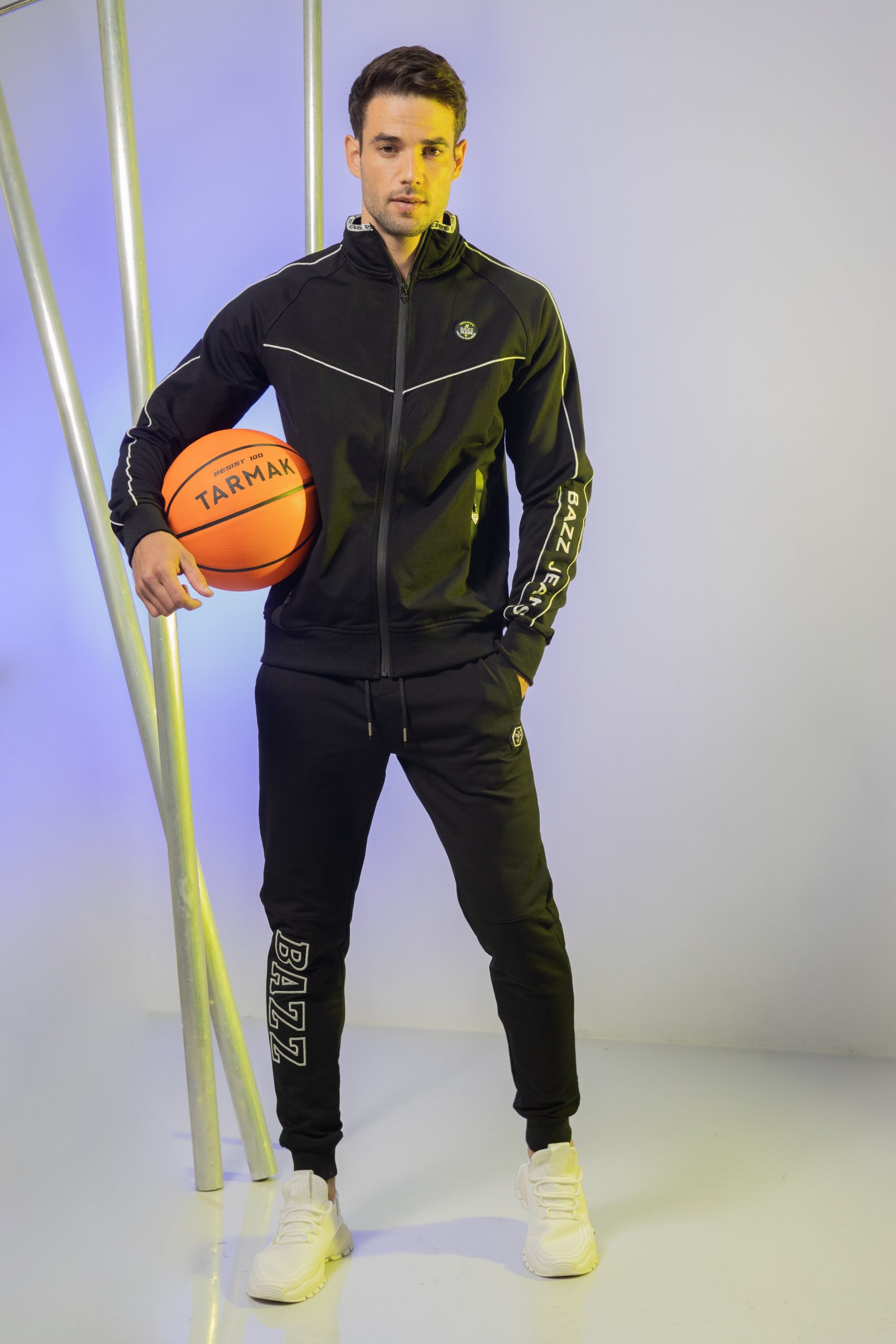 עמוד הבית - באזז ג'ינס - Bazz Jeans